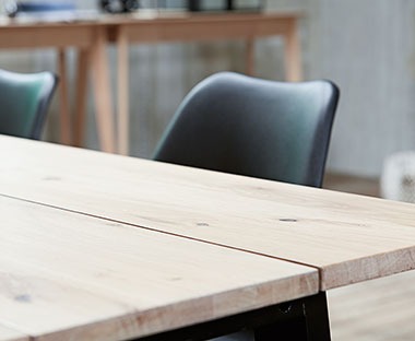 Moderní jídelní stoly ze skla, dřeva, kovu či plastu | JYSK